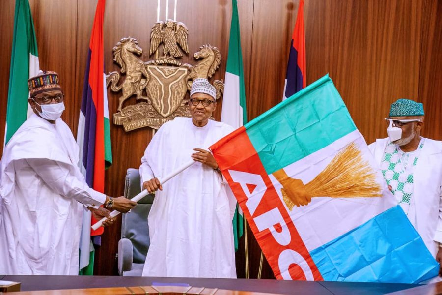 JUST IN: Buhari Presents APC Flag To Akeredolu At State House – The ...