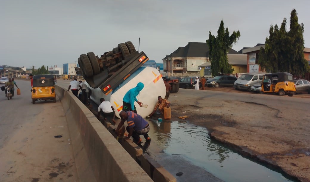 Fire Outbreak Averted As 45,000 Litre Diesel Tanker Falls, Spills ...