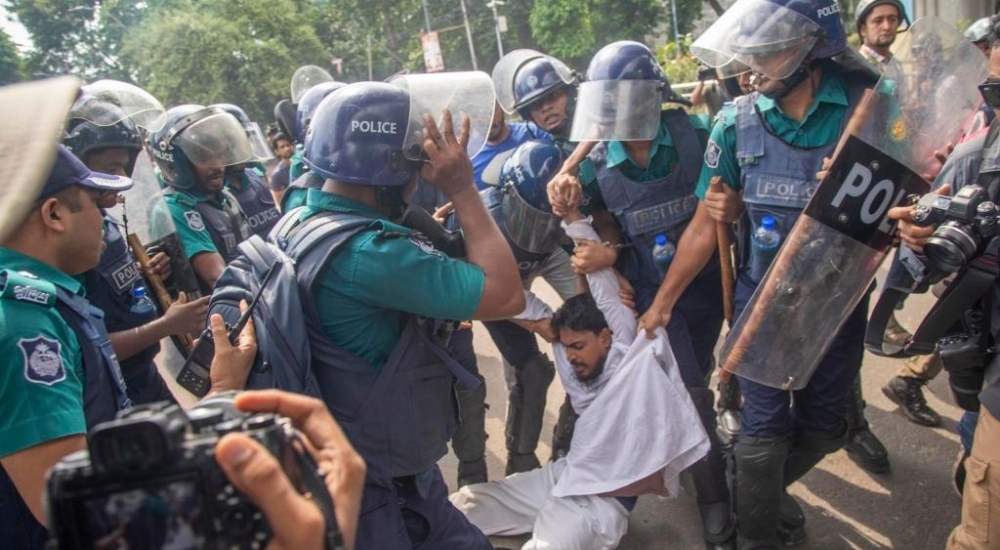 Bangladesh Shuts Down Internet To Stop Students' Protest As Death Toll ...
