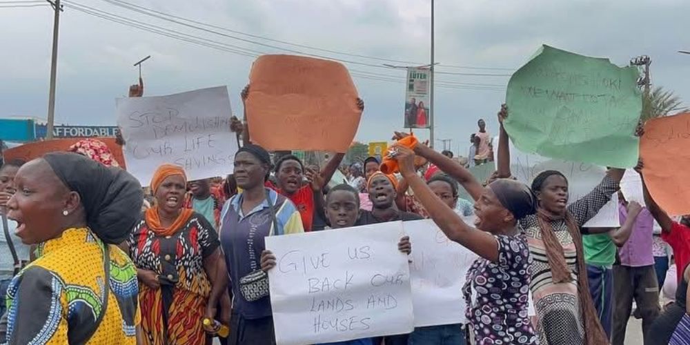 Lagos Residents Protest Demolitions, Block Third Mainland Bridge – The ...